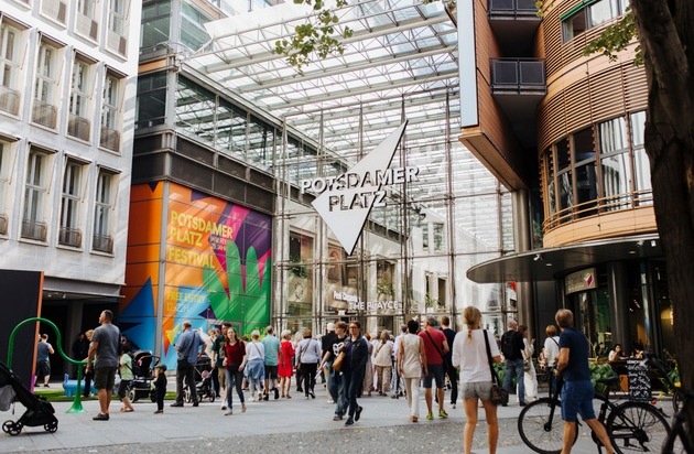 Große Eröffnungswelle im The Playce am Potsdamer Platz: Neue Stores, neue Vielfalt ...